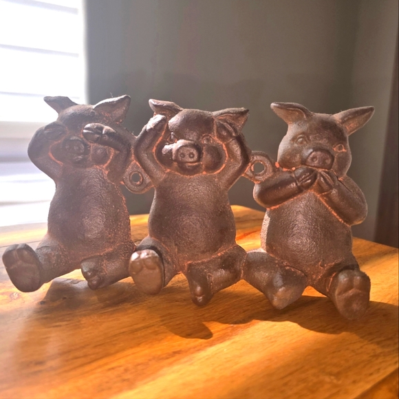Manual Woodworkers & Weavers | Wall Decor | Cast Iron Three Little Pigs ...